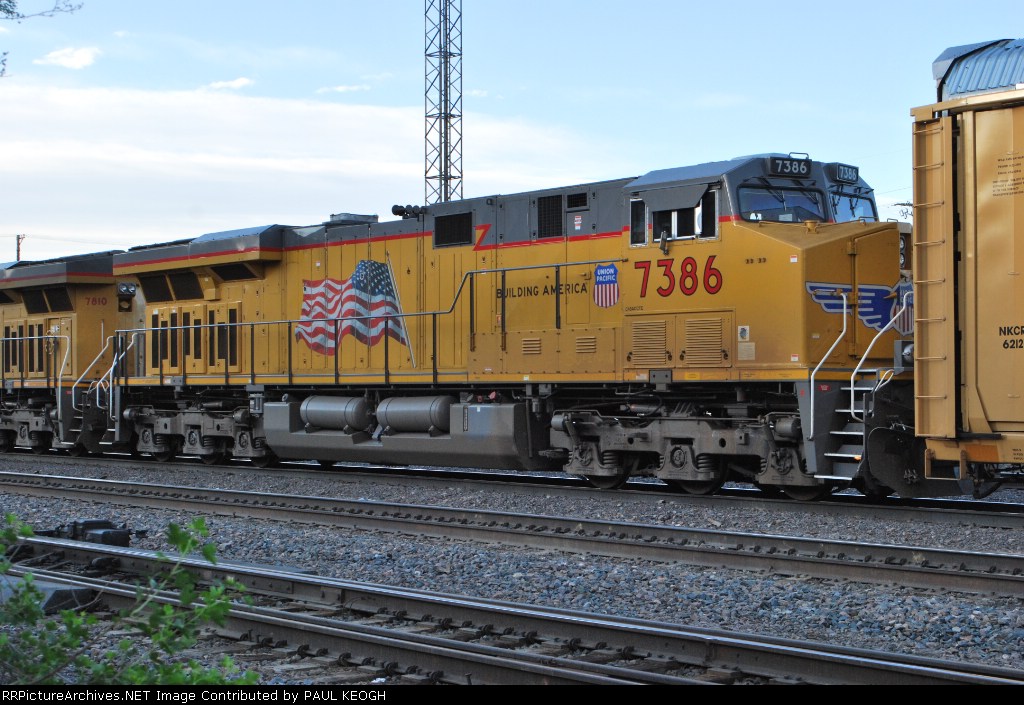 UP 7386 sits at the UP G.R. Depot waiting for a crew to go east.